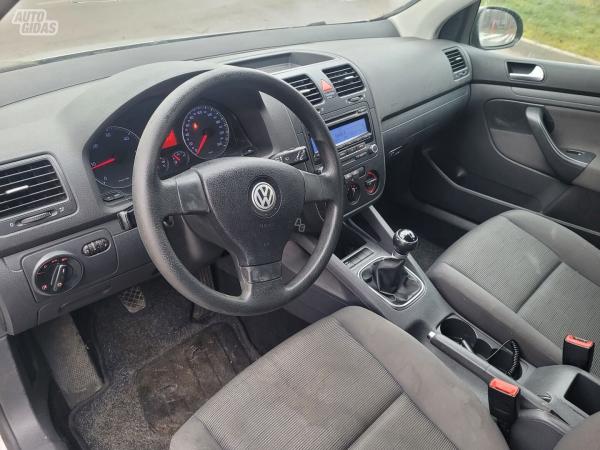 Grey Volkswagen Golf 2007 in Vilnius, with an engine capacity of 1.90 L and mileage of 350 thousand km for 1470 €, photo 8 on AUTOMOTO.COM.LV