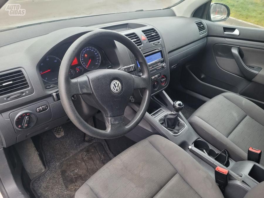 Pelēks Volkswagen Golf 2007 Viļņa, ar dzinēja tilpumu 1.90 L un nobraukumu 350 tūkst. km par 1470 €, foto 8 vietnē AUTOMOTO.COM.LV