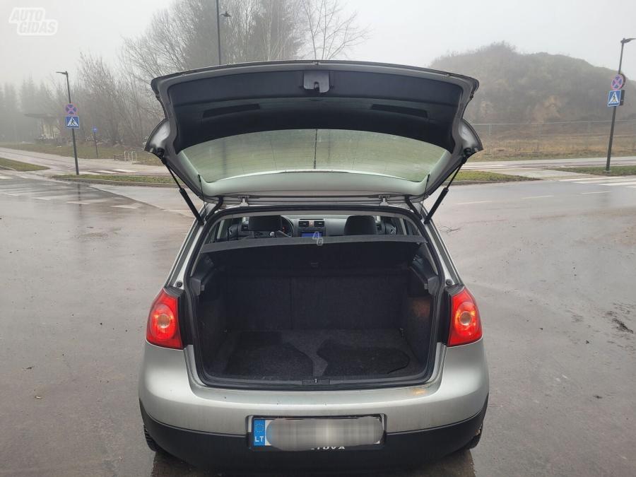 Grey Volkswagen Golf 2007 in Vilnius, with an engine capacity of 1.90 L and mileage of 350 thousand km for 1380 €, photo 12 on AUTOMOTO.COM.LV
