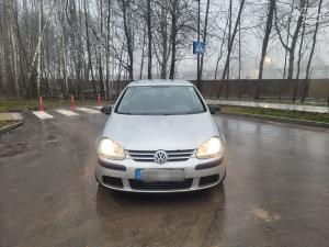 Pelēks Volkswagen Golf 2007 Viļņa, ar dzinēja tilpumu 1.90 L un nobraukumu 350 tūkst. km par 1399 €, foto 2 vietnē AUTOMOTO.COM.LV