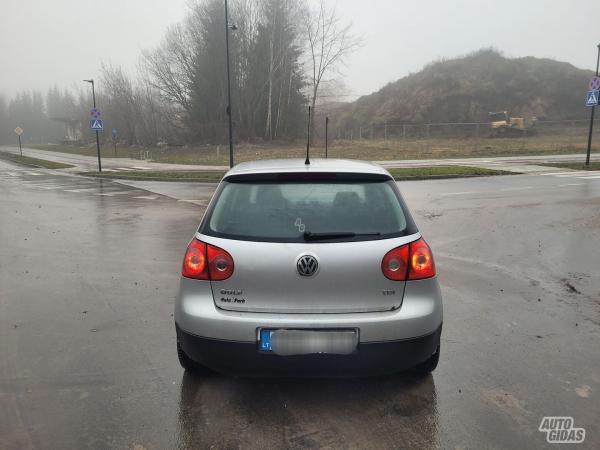 Pelēks Volkswagen Golf 2007 Viļņa, ar dzinēja tilpumu 1.90 L un nobraukumu 350 tūkst. km par 1399 €, foto 5 vietnē AUTOMOTO.COM.LV