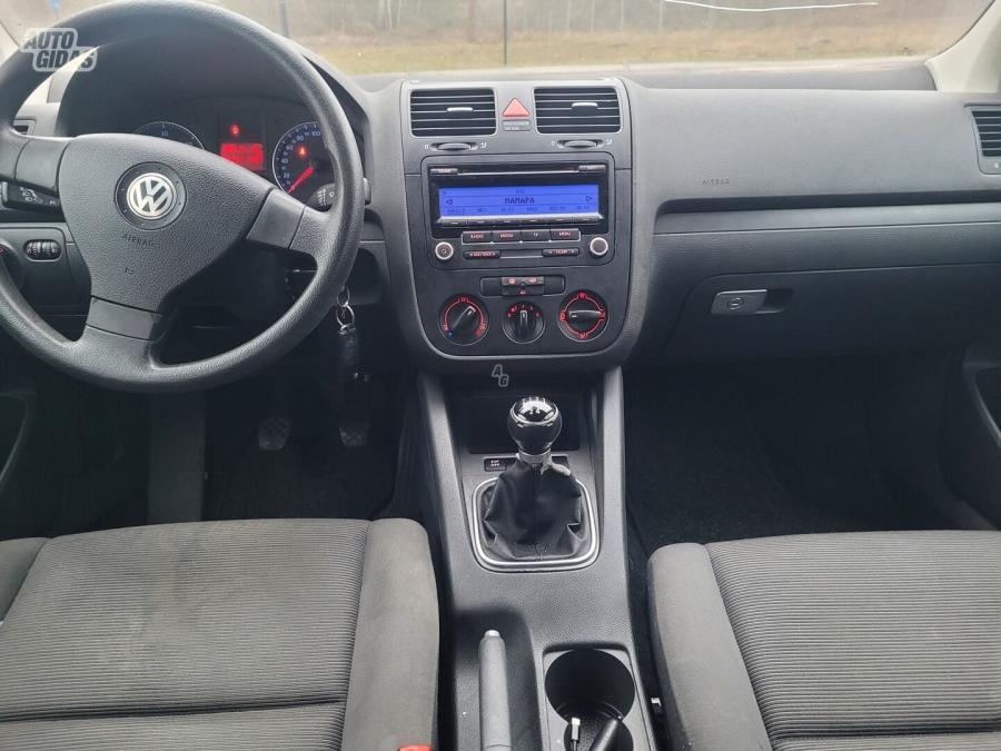 Pelēks Volkswagen Golf 2007 Viļņa, ar dzinēja tilpumu 1.90 L un nobraukumu 350 tūkst. km par 1399 €, foto 7 vietnē AUTOMOTO.COM.LV