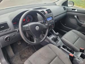 Pelēks Volkswagen Golf 2007 Viļņa, ar dzinēja tilpumu 1.90 L un nobraukumu 350 tūkst. km par 1399 €, foto 8 vietnē AUTOMOTO.COM.LV