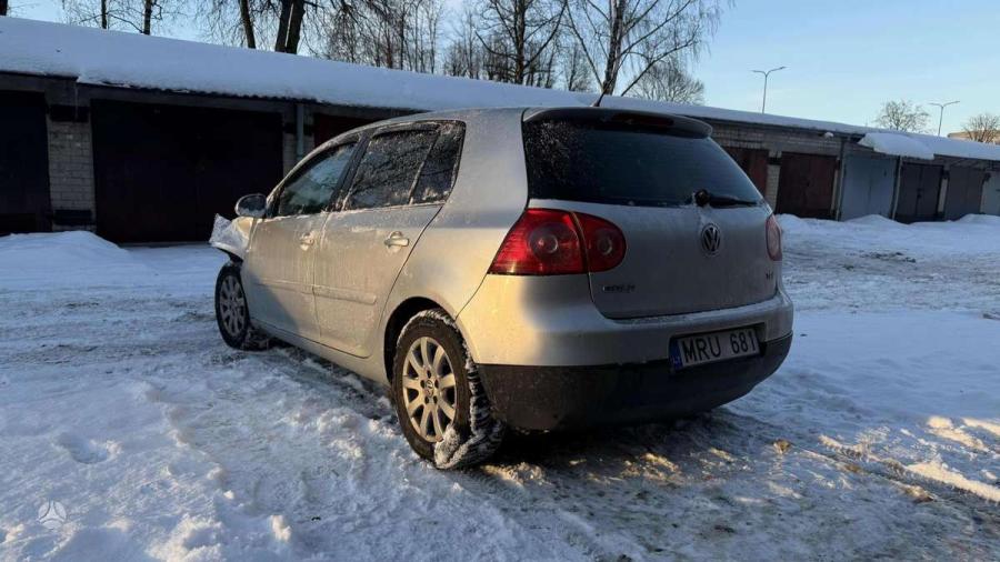 Pelēks Volkswagen Golf 2007 Kauņa, ar dzinēja tilpumu 1.90 L un nobraukumu 308 tūkst. km par 850 €, foto 2 vietnē AUTOMOTO.COM.LV