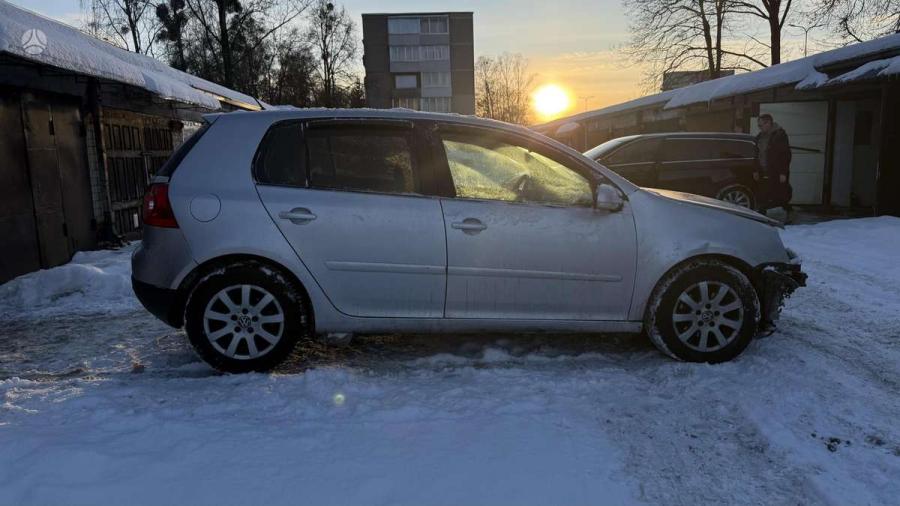 Pelēks Volkswagen Golf 2007 Kauņa, ar dzinēja tilpumu 1.90 L un nobraukumu 308 tūkst. km par 850 €, foto 4 vietnē AUTOMOTO.COM.LV