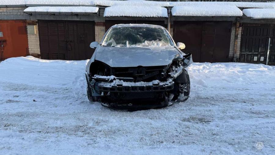 Pelēks Volkswagen Golf 2007 Kauņa, ar dzinēja tilpumu 1.90 L un nobraukumu 308 tūkst. km par 850 €, foto 6 vietnē AUTOMOTO.COM.LV