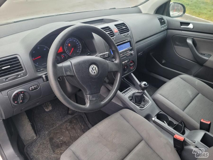 Grey Volkswagen Golf 2007 in Vilnius, with an engine capacity of 1.90 L and mileage of 350 thousand km for 1350 €, photo 8 on AUTOMOTO.COM.LV