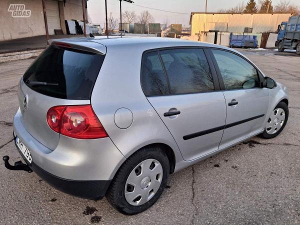 Pelēks Volkswagen Golf 2007 Viļņa, ar dzinēja tilpumu 1.90 L un nobraukumu 374 tūkst. km par 1750 €, foto 7 vietnē AUTOMOTO.COM.LV