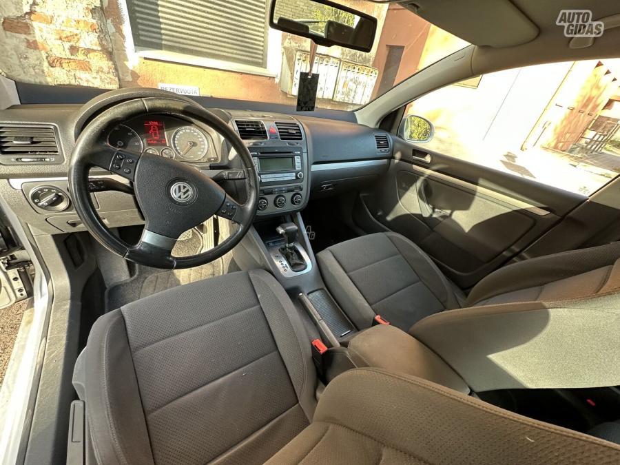 Pelēks Volkswagen Golf 2007 Kauņa, ar dzinēja tilpumu 1.90 L un nobraukumu 257 tūkst. km par 2900 €, foto 1 vietnē AUTOMOTO.COM.LV