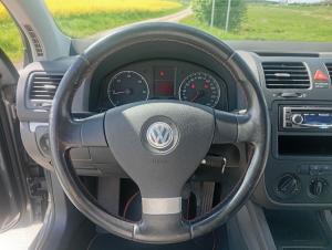 Grey Volkswagen Golf 2007 in Vilnius, with an engine capacity of 1.90 L and mileage of 221 thousand km for 2900 €, photo 26 on AUTOMOTO.COM.LV