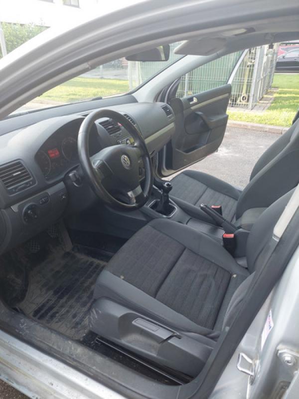 Grey Volkswagen Golf 2007 in Tartu, with an engine capacity of 1.60 L and mileage of 228 thousand km for 790 €, photo 8 on AUTOMOTO.COM.LV