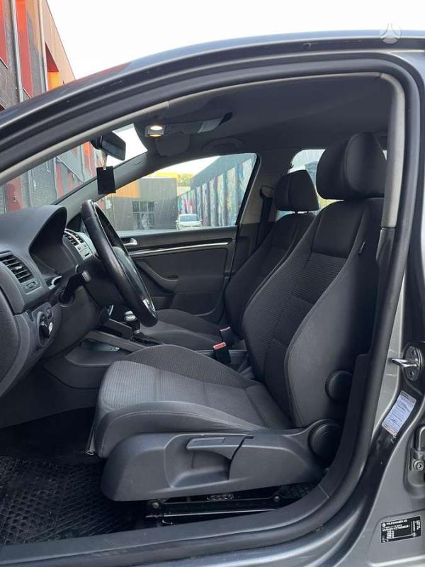 Grey Volkswagen Golf 2007 in Klaipeda, with an engine capacity of 0.00 L and mileage of 200 thousand km for 2700 €, photo 7 on AUTOMOTO.COM.LV