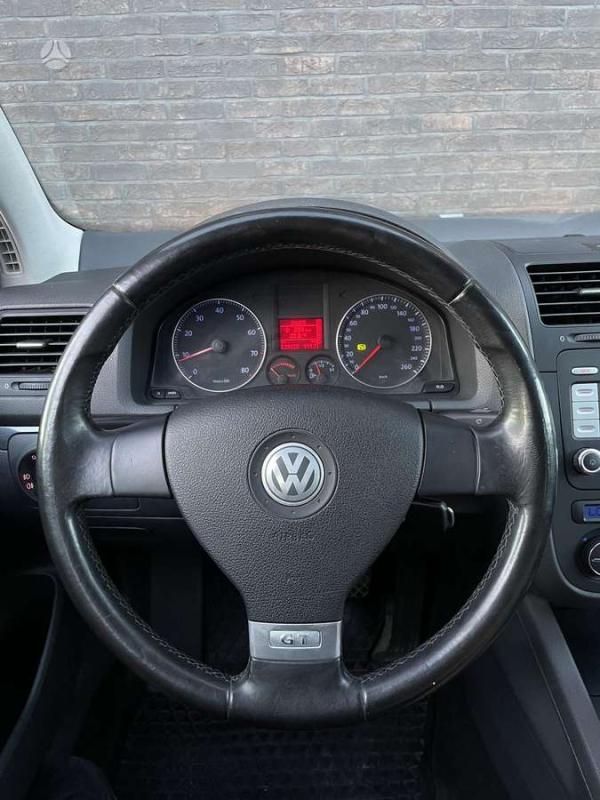 Grey Volkswagen Golf 2007 in Klaipeda, with an engine capacity of 0.00 L and mileage of 200 thousand km for 2700 €, photo 10 on AUTOMOTO.COM.LV