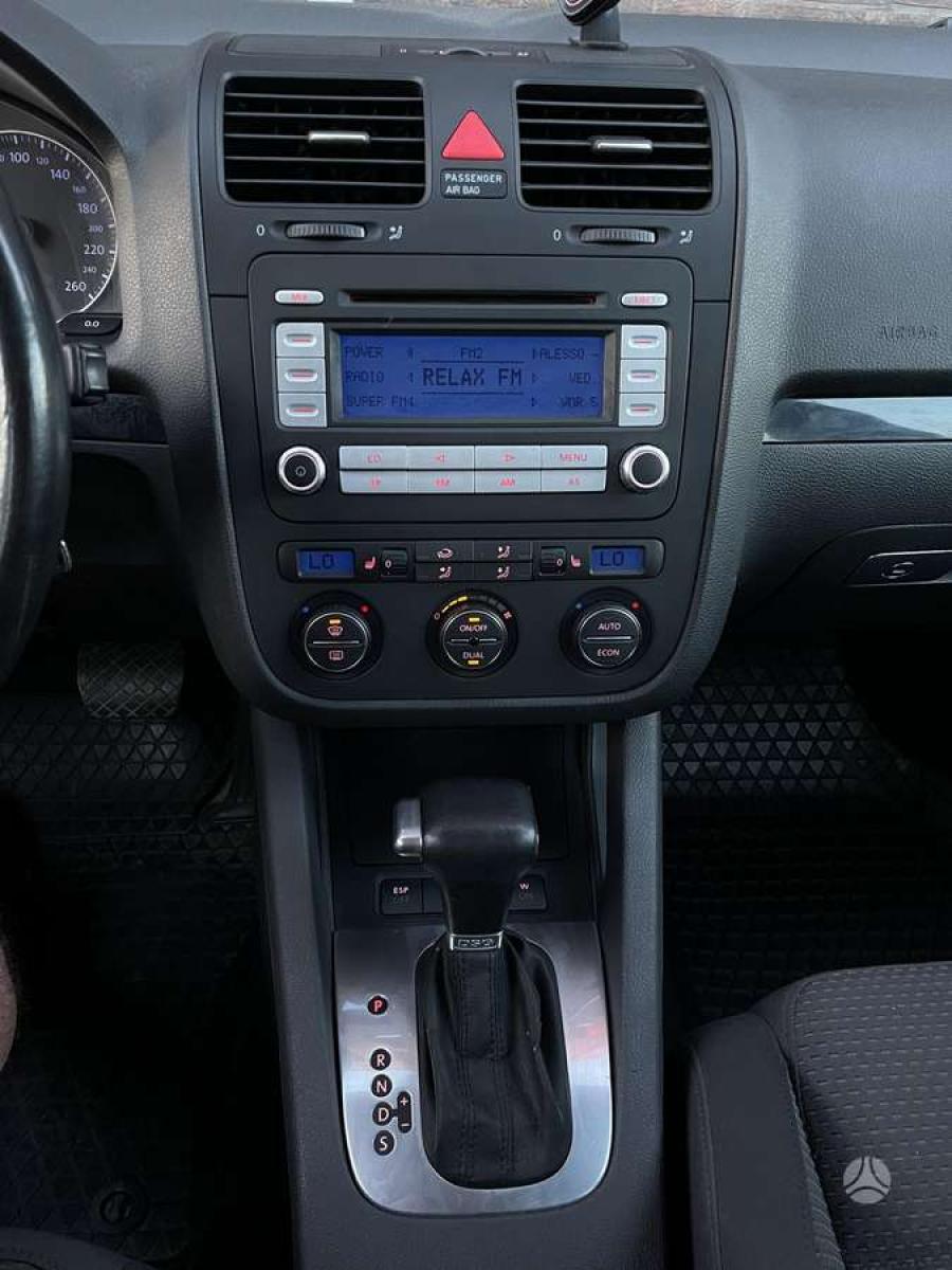 Pelēks Volkswagen Golf 2007 Klaipėda, ar dzinēja tilpumu 0.00 L un nobraukumu 200 tūkst. km par 2700 €, foto 12 vietnē AUTOMOTO.COM.LV
