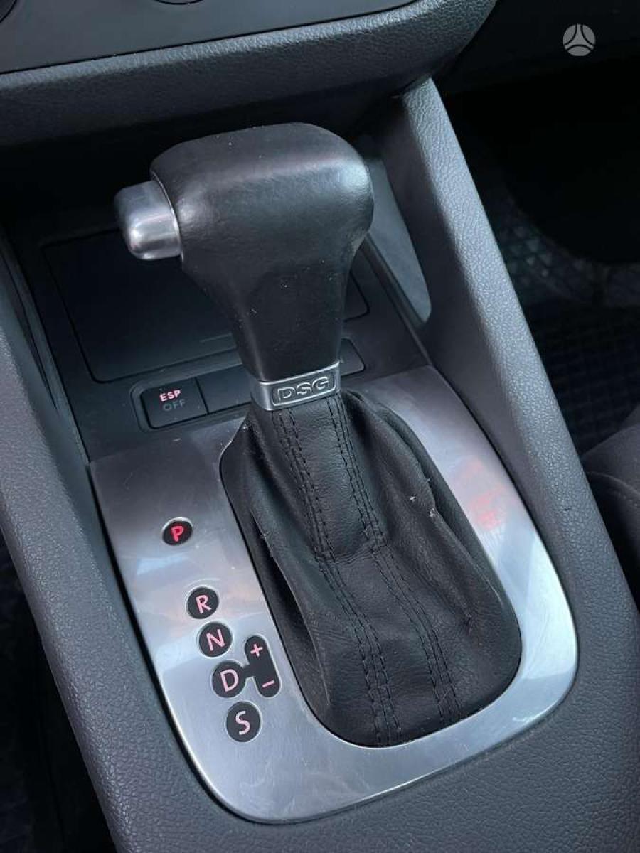 Pelēks Volkswagen Golf 2007 Klaipėda, ar dzinēja tilpumu 0.00 L un nobraukumu 200 tūkst. km par 2700 €, foto 13 vietnē AUTOMOTO.COM.LV