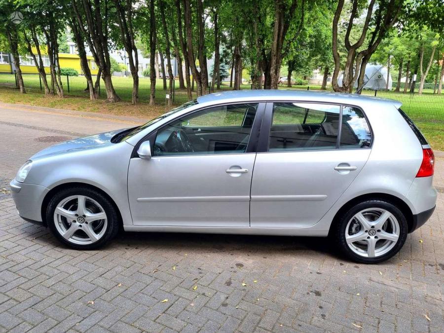 Pelēks Volkswagen Golf 2007 Jonava, ar dzinēja tilpumu 1.90 L un nobraukumu 232 tūkst. km par 2499 €, foto 3 vietnē AUTOMOTO.COM.LV