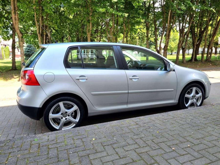 Pelēks Volkswagen Golf 2007 Jonava, ar dzinēja tilpumu 1.90 L un nobraukumu 232 tūkst. km par 2499 €, foto 16 vietnē AUTOMOTO.COM.LV