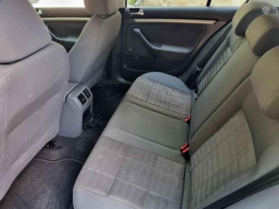 Pelēks Volkswagen Golf 2007 Jonava, ar dzinēja tilpumu 1.90 L un nobraukumu 232 tūkst. km par 2499 €, foto 21 vietnē AUTOMOTO.COM.LV