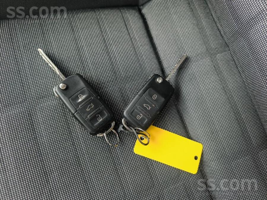 Pelēks Volkswagen Golf 2007 Jelgava, ar dzinēja tilpumu 1.40 L un nobraukumu 204 tūkst. km par 3870 €, foto 22 vietnē AUTOMOTO.COM.LV