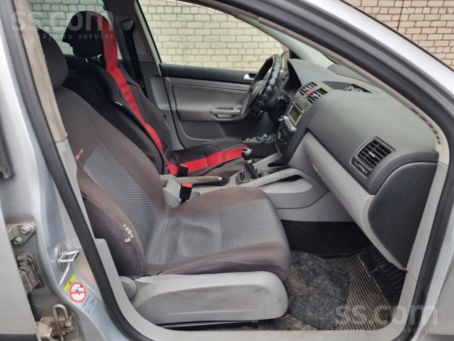 Grey Volkswagen Golf 2007 in Riga, with an engine capacity of 2.00 L and mileage of 285 thousand km for 1500 €, photo 8 on AUTOMOTO.COM.LV