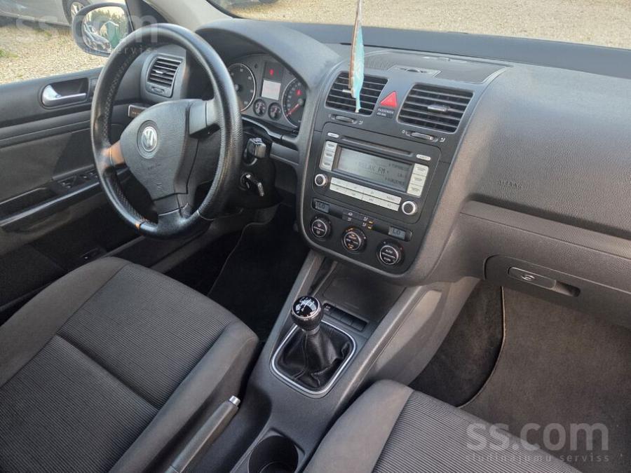 Grey Volkswagen Golf 2007 in Jelgava, with an engine capacity of 1.90 L and mileage of 0 thousand km for 1550 €, photo 11 on AUTOMOTO.COM.LV