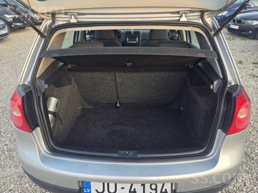 Grey Volkswagen Golf 2007 in Jelgava, with an engine capacity of 1.90 L and mileage of 0 thousand km for 1550 €, photo 16 on AUTOMOTO.COM.LV