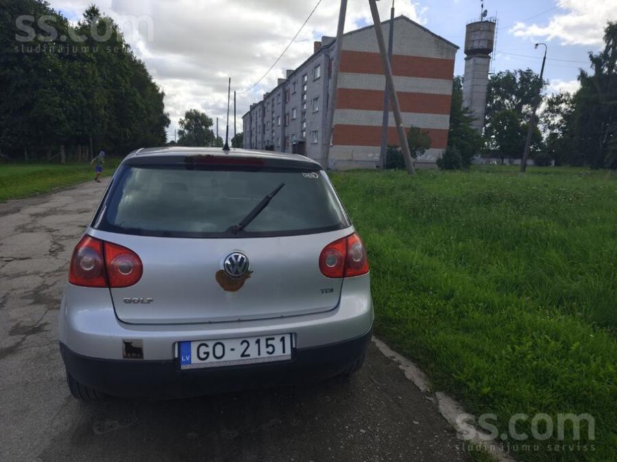 Pelēks Volkswagen Golf 2007 Jelgava, ar dzinēja tilpumu 1.90 L un nobraukumu 376 tūkst. km par 700 €, foto 4 vietnē AUTOMOTO.COM.LV