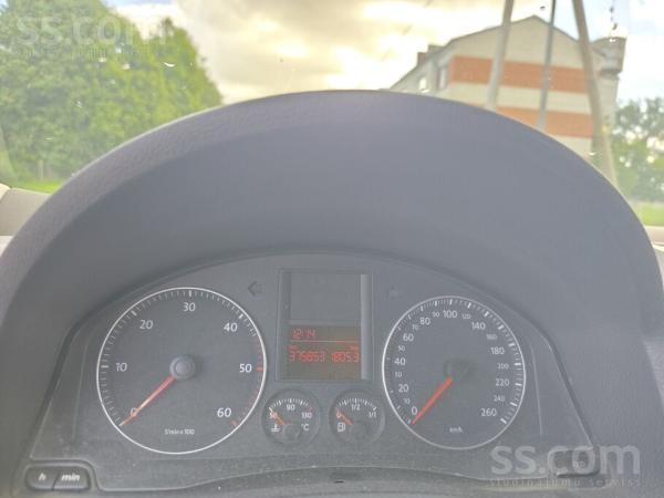 Pelēks Volkswagen Golf 2007 Jelgava, ar dzinēja tilpumu 1.90 L un nobraukumu 376 tūkst. km par 700 €, foto 4 vietnē AUTOMOTO.COM.LV