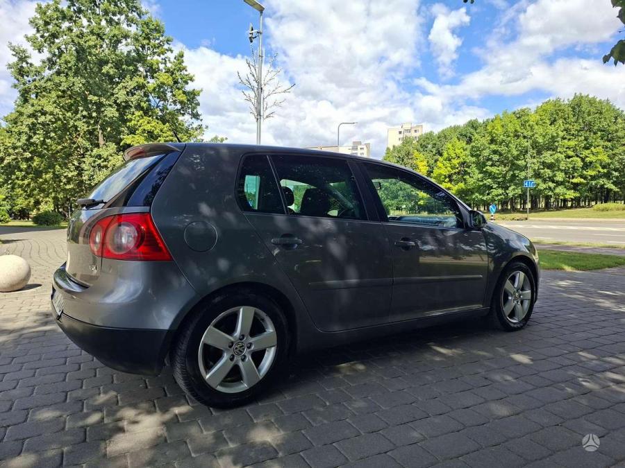 Grey Volkswagen Golf 2007 in Kaunas, with an engine capacity of 1.90 L and mileage of 282 thousand km for 2550 €, photo 4 on AUTOMOTO.COM.LV