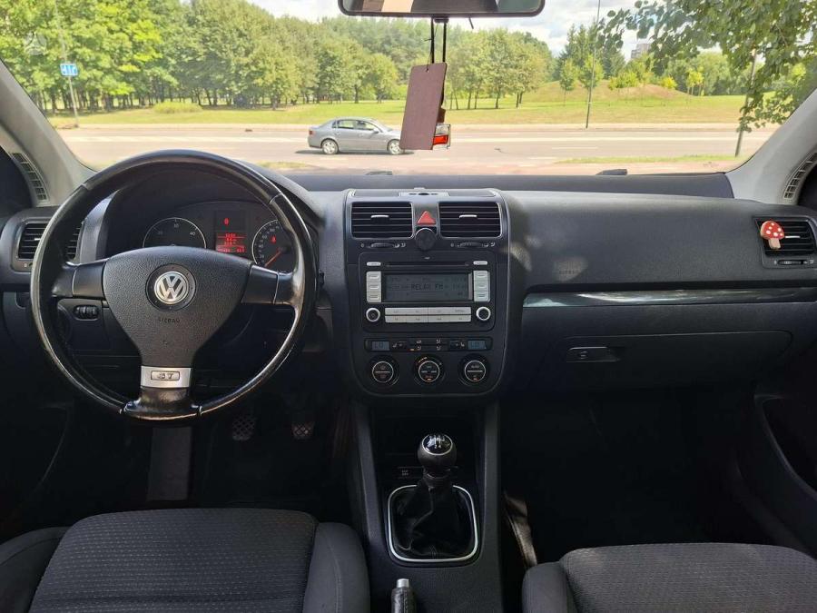 Grey Volkswagen Golf 2007 in Kaunas, with an engine capacity of 1.90 L and mileage of 282 thousand km for 2550 €, photo 14 on AUTOMOTO.COM.LV