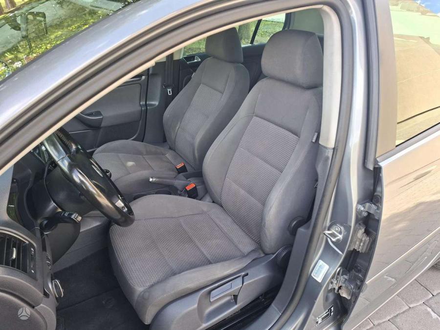 Grey Volkswagen Golf 2007 in Kaunas, with an engine capacity of 1.90 L and mileage of 282 thousand km for 2550 €, photo 15 on AUTOMOTO.COM.LV