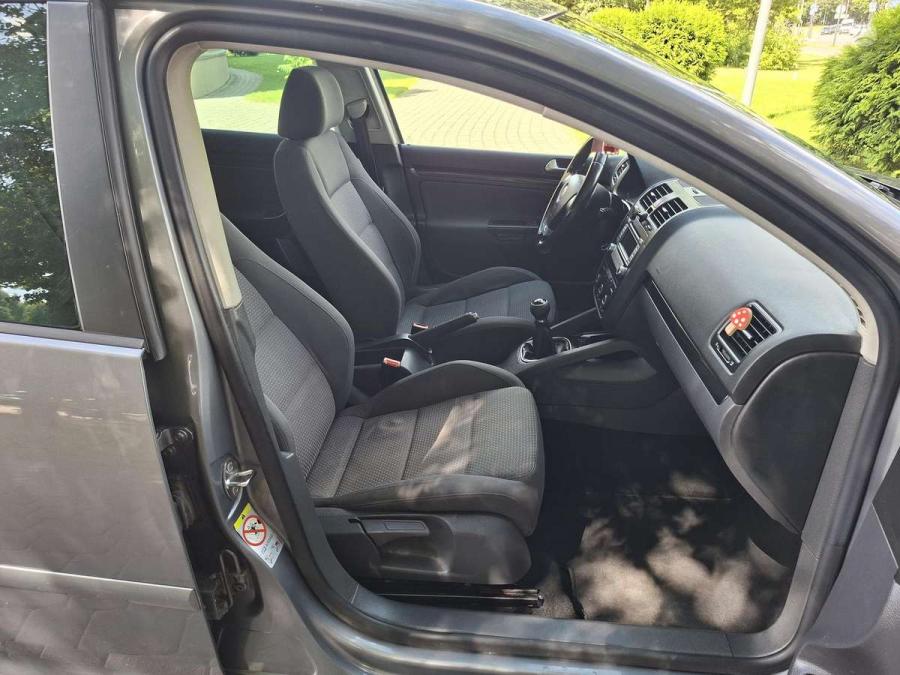 Grey Volkswagen Golf 2007 in Kaunas, with an engine capacity of 1.90 L and mileage of 282 thousand km for 2550 €, photo 16 on AUTOMOTO.COM.LV