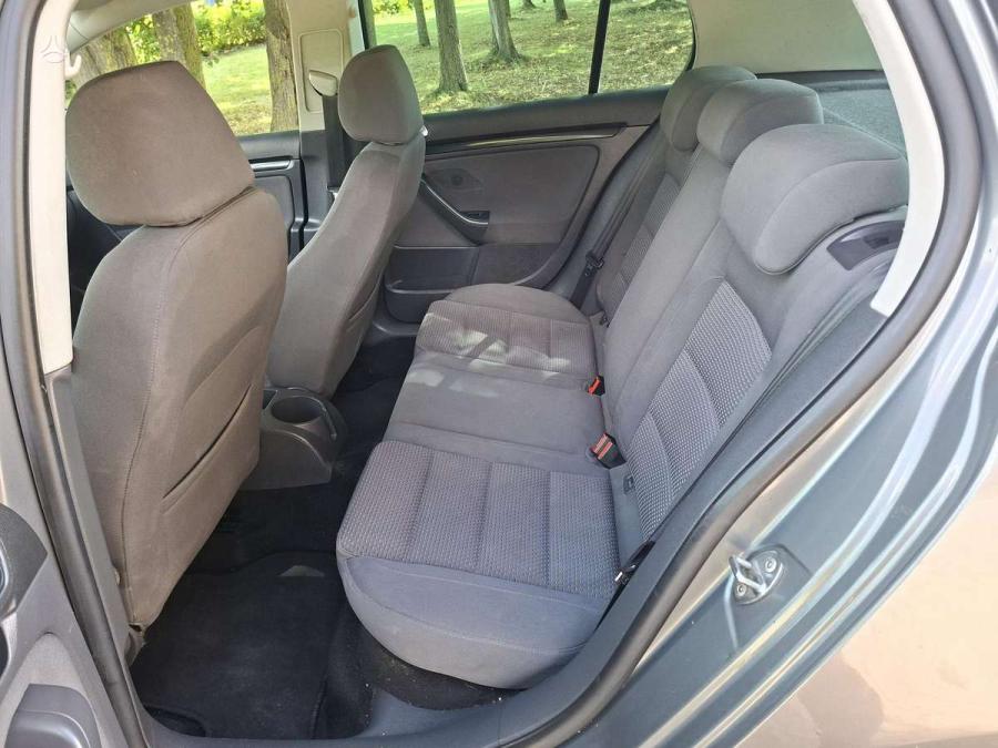 Grey Volkswagen Golf 2007 in Kaunas, with an engine capacity of 1.90 L and mileage of 282 thousand km for 2550 €, photo 17 on AUTOMOTO.COM.LV
