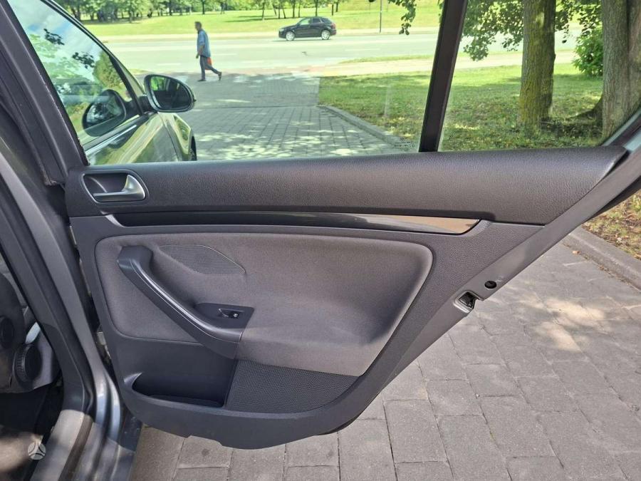Grey Volkswagen Golf 2007 in Kaunas, with an engine capacity of 1.90 L and mileage of 282 thousand km for 2550 €, photo 21 on AUTOMOTO.COM.LV