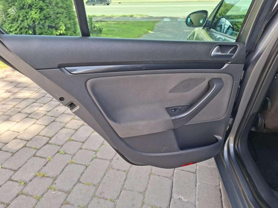 Grey Volkswagen Golf 2007 in Kaunas, with an engine capacity of 1.90 L and mileage of 282 thousand km for 2550 €, photo 22 on AUTOMOTO.COM.LV
