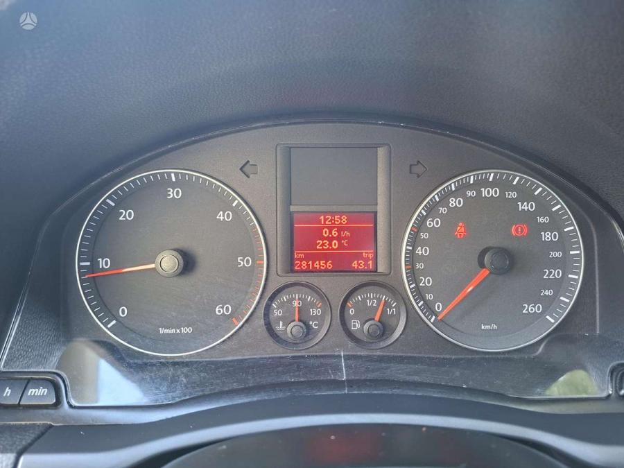 Grey Volkswagen Golf 2007 in Kaunas, with an engine capacity of 1.90 L and mileage of 282 thousand km for 2550 €, photo 24 on AUTOMOTO.COM.LV
