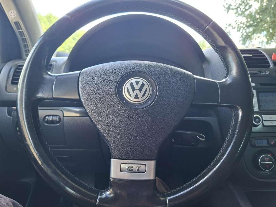 Grey Volkswagen Golf 2007 in Kaunas, with an engine capacity of 1.90 L and mileage of 282 thousand km for 2550 €, photo 26 on AUTOMOTO.COM.LV