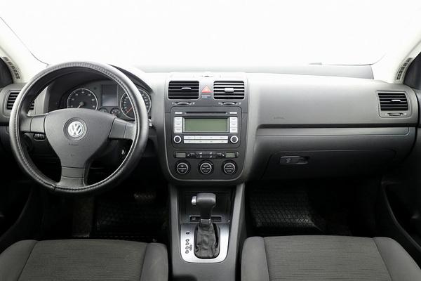 Pelēks Volkswagen Golf 2007 Tallina, ar dzinēja tilpumu 1.60 L un nobraukumu 225 tūkst. km par 999 €, foto 5 vietnē AUTOMOTO.COM.LV