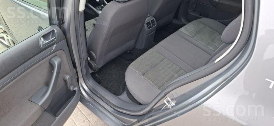 Pelēks Volkswagen Golf 2007 Cēsis, ar dzinēja tilpumu 2.00 L un nobraukumu 275 tūkst. km par 2450 €, foto 10 vietnē AUTOMOTO.COM.LV