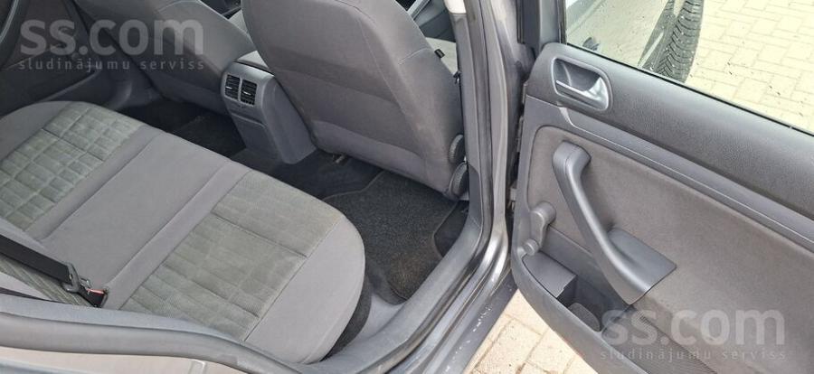 Pelēks Volkswagen Golf 2007 Cēsis, ar dzinēja tilpumu 2.00 L un nobraukumu 275 tūkst. km par 2450 €, foto 11 vietnē AUTOMOTO.COM.LV