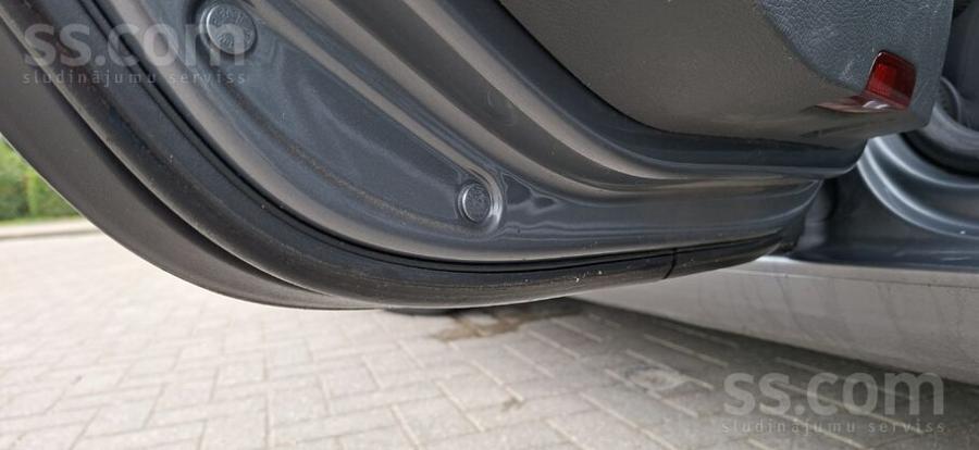 Pelēks Volkswagen Golf 2007 Cēsis, ar dzinēja tilpumu 2.00 L un nobraukumu 275 tūkst. km par 2450 €, foto 14 vietnē AUTOMOTO.COM.LV