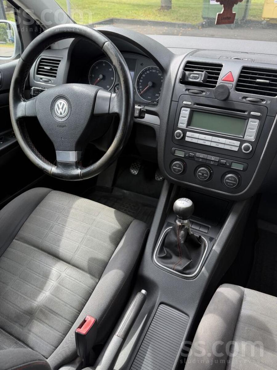 Grey Volkswagen Golf 2007 in Riga, with an engine capacity of 1.90 L and mileage of 339 thousand km for 1500 €, photo 8 on AUTOMOTO.COM.LV