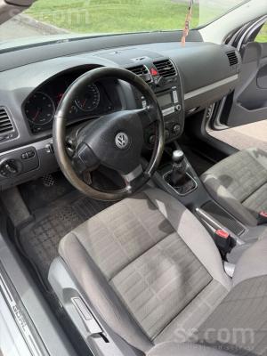 Grey Volkswagen Golf 2007 in Riga, with an engine capacity of 1.90 L and mileage of 339 thousand km for 1500 €, photo 9 on AUTOMOTO.COM.LV