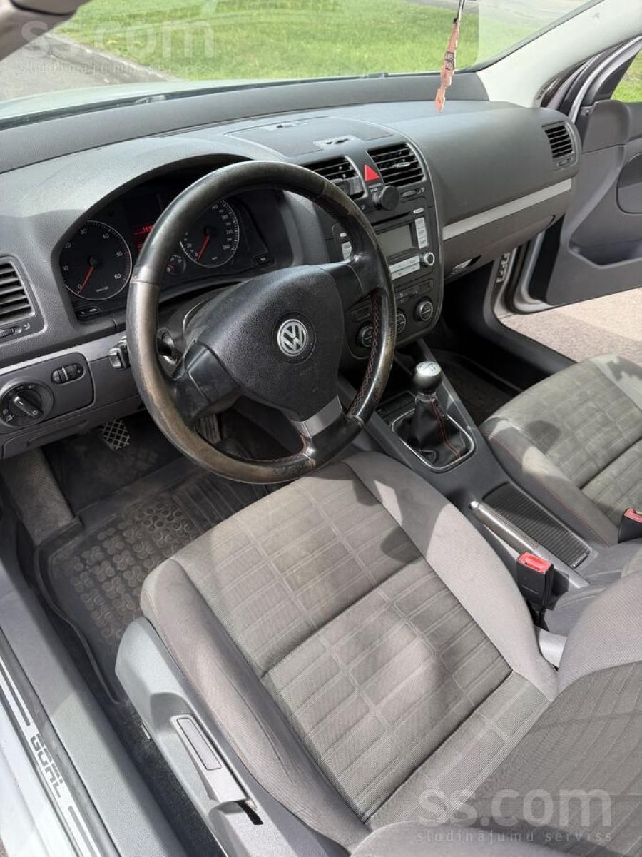 Grey Volkswagen Golf 2007 in Riga, with an engine capacity of 1.90 L and mileage of 339 thousand km for 1500 €, photo 9 on AUTOMOTO.COM.LV