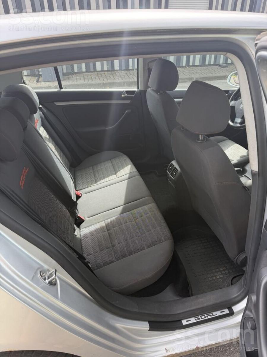 Grey Volkswagen Golf 2007 in Riga, with an engine capacity of 1.90 L and mileage of 339 thousand km for 1500 €, photo 11 on AUTOMOTO.COM.LV