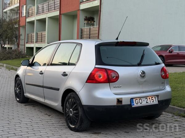 Grey Volkswagen Golf 2007 in Tukums, with an engine capacity of 1.90 L and mileage of 376 thousand km for 950 €, photo 5 on AUTOMOTO.COM.LV