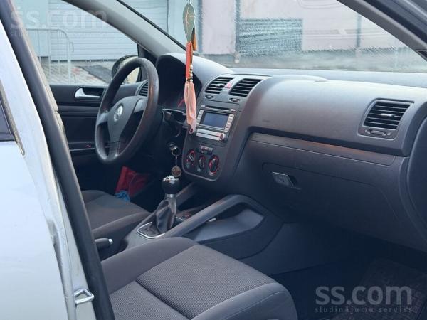 Grey Volkswagen Golf 2007 in Tukums, with an engine capacity of 1.90 L and mileage of 376 thousand km for 950 €, photo 7 on AUTOMOTO.COM.LV
