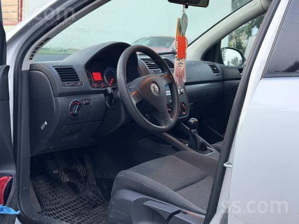 Grey Volkswagen Golf 2007 in Tukums, with an engine capacity of 1.90 L and mileage of 376 thousand km for 950 €, photo 8 on AUTOMOTO.COM.LV