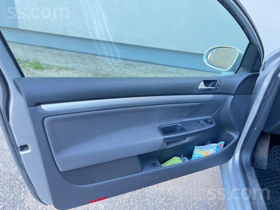 Pelēks Volkswagen Golf 2007 Rīga, ar dzinēja tilpumu 1.40 L un nobraukumu 125 tūkst. km par 3499 €, foto 8 vietnē AUTOMOTO.COM.LV