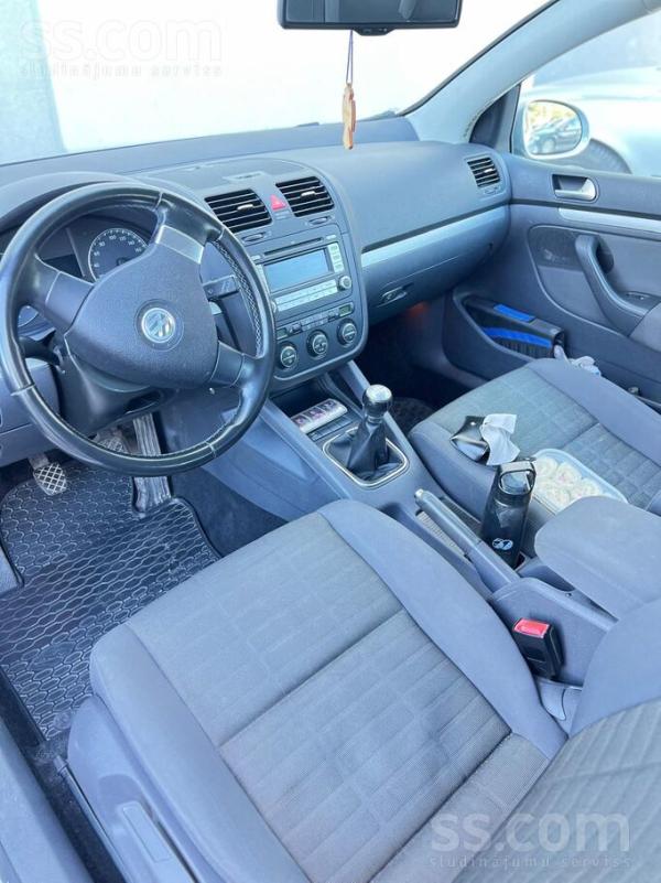 Volkswagen Golf 2007 in Riga on AUTOMOTO.COM.LV Grey Volkswagen Golf 2007 in Riga, with an engine capacity of 1.40 L and mileage of 125 thousand km for 3499 €, photo 10 on AUTOMOTO.COM.LV